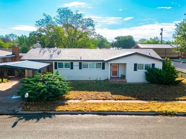 1106 N Avenue F, Denver City, TX 79323