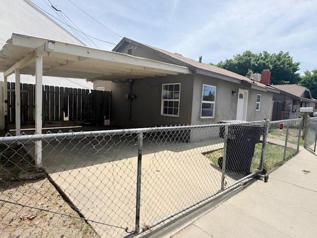 1106 N West St, Visalia, CA 93291