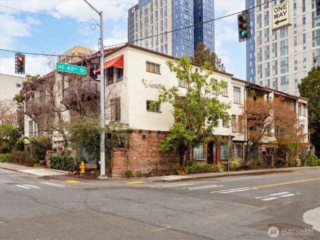 1106 NE 42nd St, Unit 19, Seattle, WA 98105 | MLS #2524