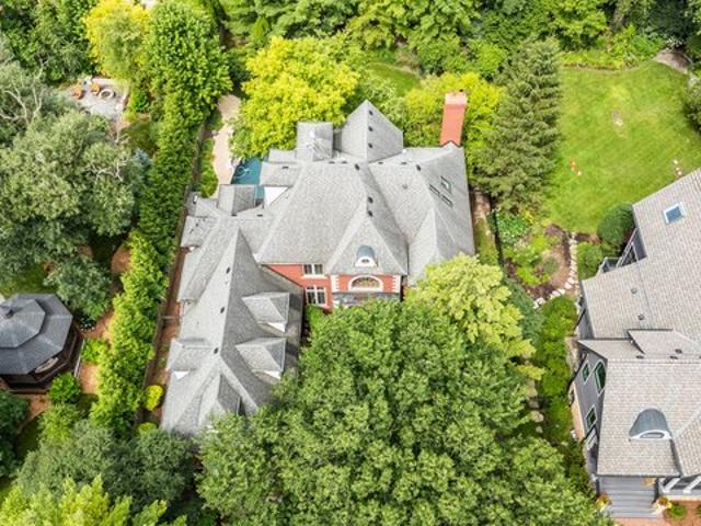 1106 Astor Pl, Glencoe, IL 60022