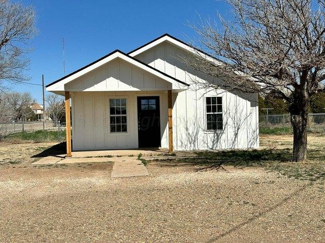 1106 Coke St, Vega, TX 79092