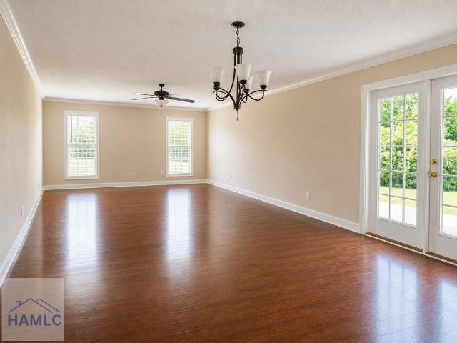 1106 Creekside Circle