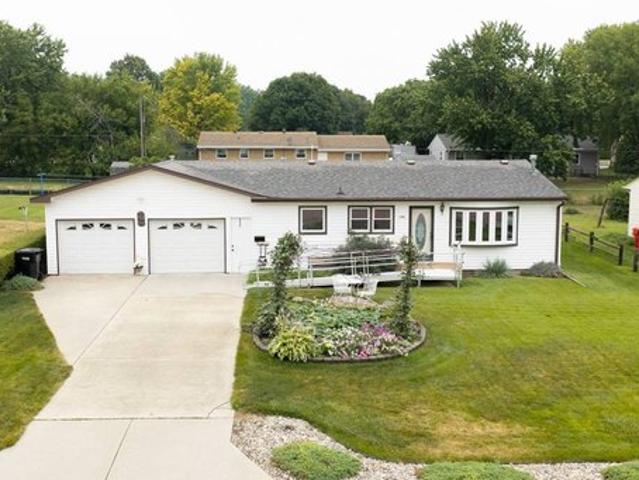 1106 E 14th St, Yankton, SD 57078