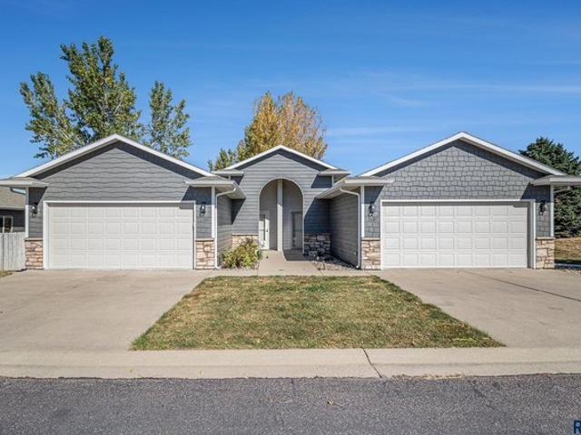1106 E Carra Pl, Sioux Falls, SD 57108