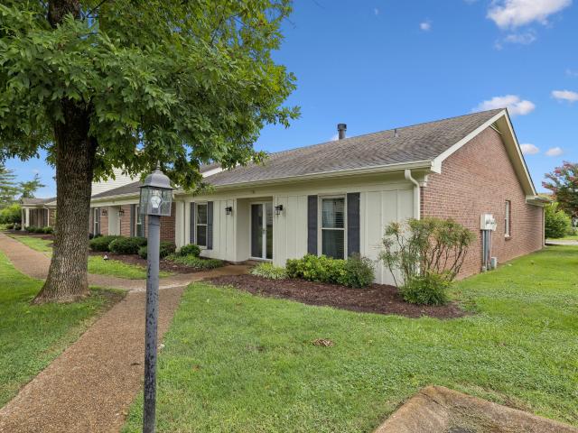 1106 E Northfield Blvd