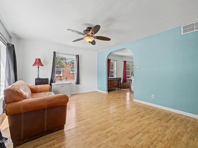 1106 E PALM Lane