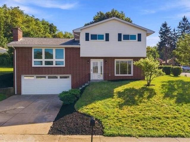 1106 Fairlane Dr, Aliquippa, PA 15001