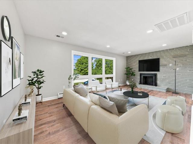 1106 Fairlane Dr