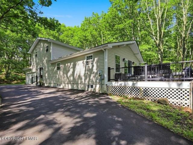 1106 Grand Mesa Dr, Saylorsburg, PA 18353