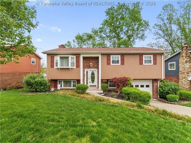 1106 Holly Berry Ln, South Charleston, WV 25309
