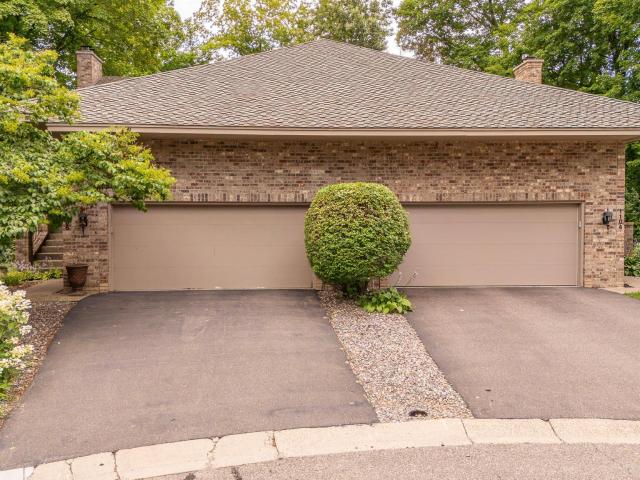 1106 Hollybrook Lane