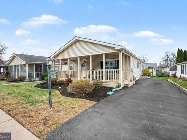 1106 Jfk Dr, North Wales, PA 19454