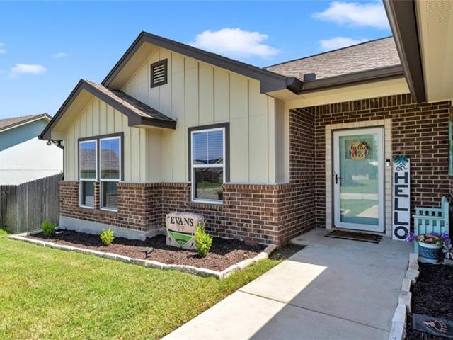 1106 Limestone Dr, Lampasas, TX 76550