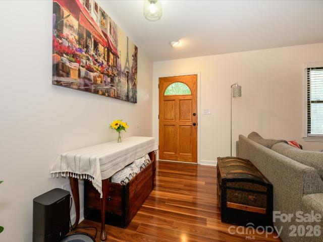1106 Robinhood Lane