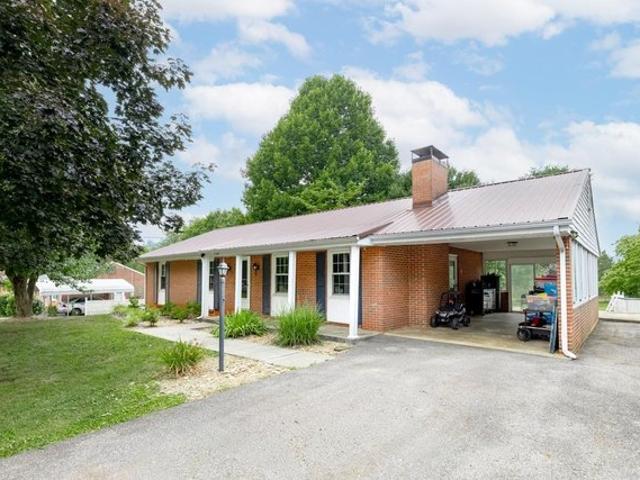 1106 Roundtree Dr, Bedford, VA 24523