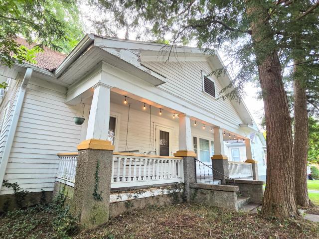 1106 S Florence Avenue