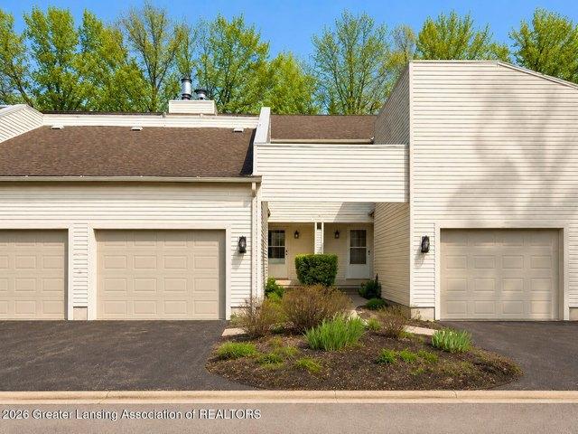 1106 South Ridge Rd, Lansing, MI 48917