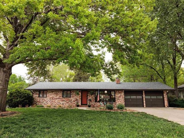 1106 W 21st St, Lawrence, KS 66046
