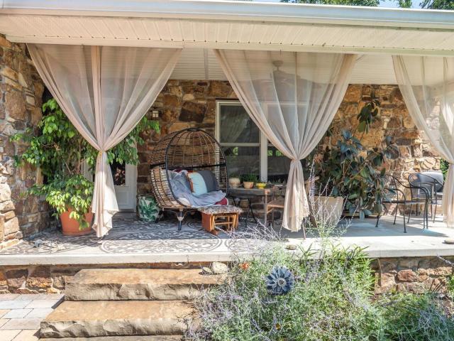 1106 W Countryside Lane