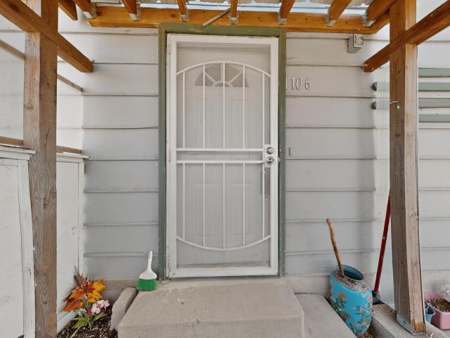 1106 W Leonard Avenue