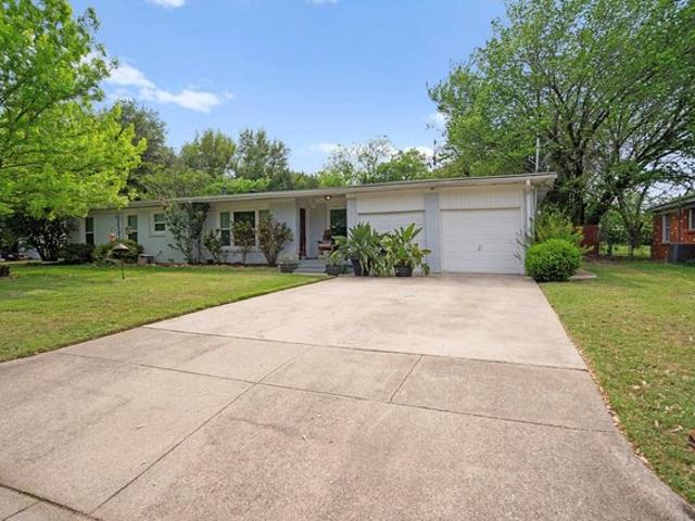 1106 Warden St, Benbrook, TX 76126