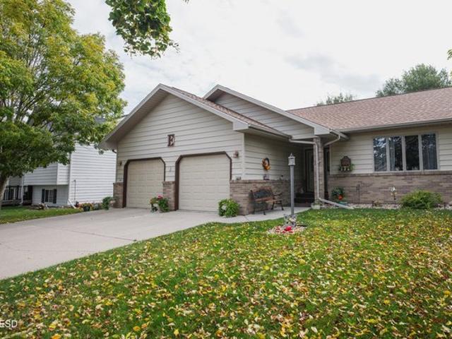 1106 18th St NE, Watertown, SD 57201