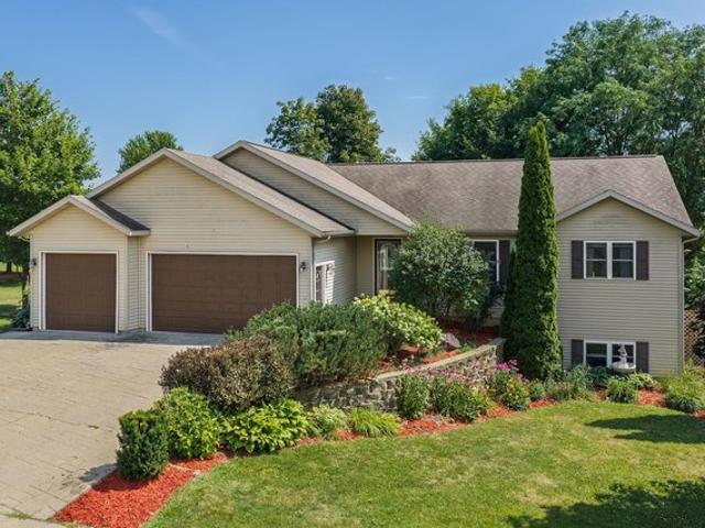 1106 20th St, Baraboo, WI 53913