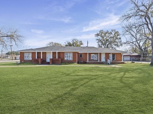 1106 5th St, Hempstead, TX 77445