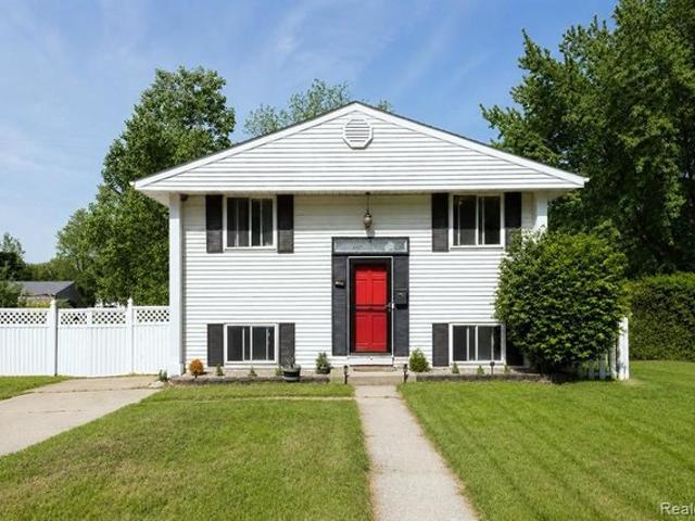 1107 Odessa Dr, Holly Vlg, MI 48442