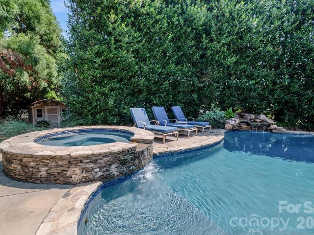 1107 Boulder Court
