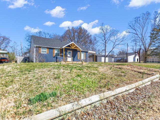 1107 Daniel St