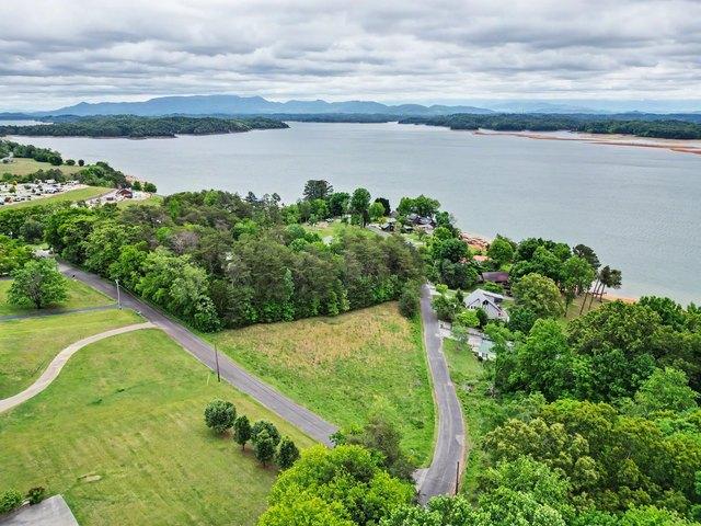 1107 Evergreen Trl, Dandridge, TN 37725