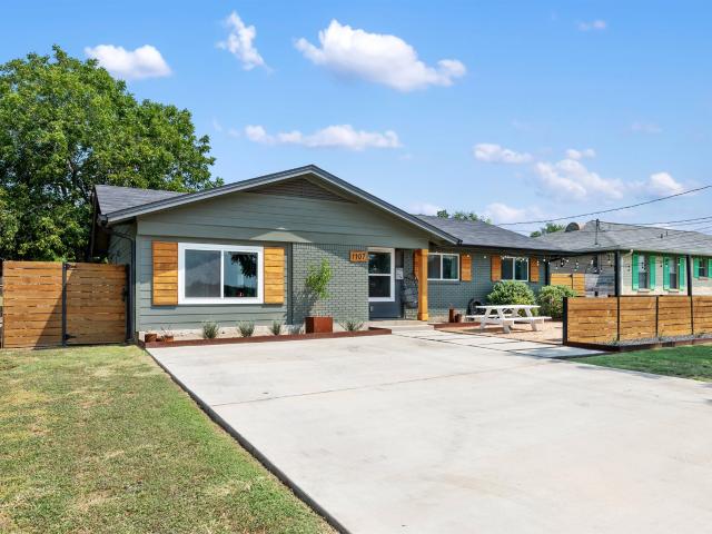 1107 E 17th St, Georgetown, TX 78626 | MLS #4561