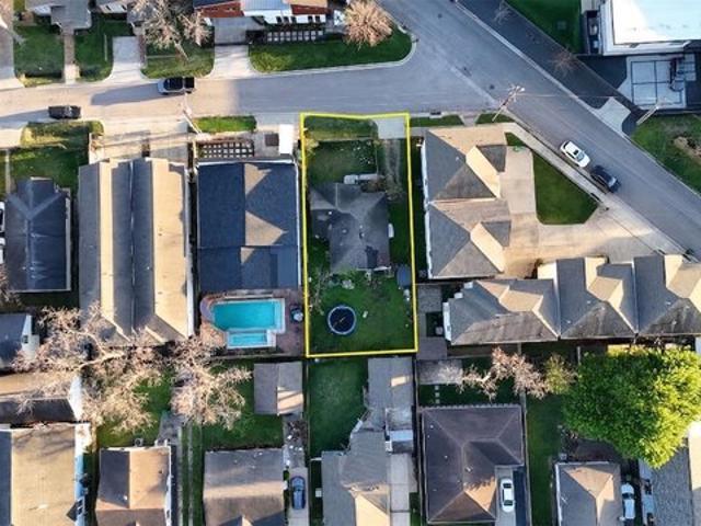 1107 E 27th St, Houston, TX 77009