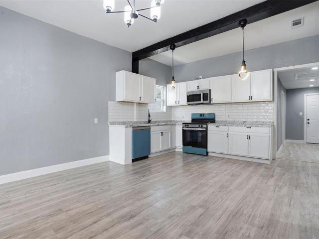 1107 E Allen Ave, Fort Worth, TX 76104 | MLS #21117 | Compass