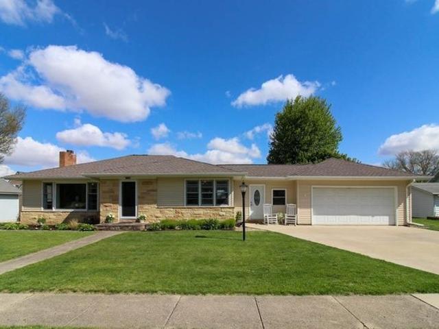 1107 H Ave, Grundy Center, IA 50638