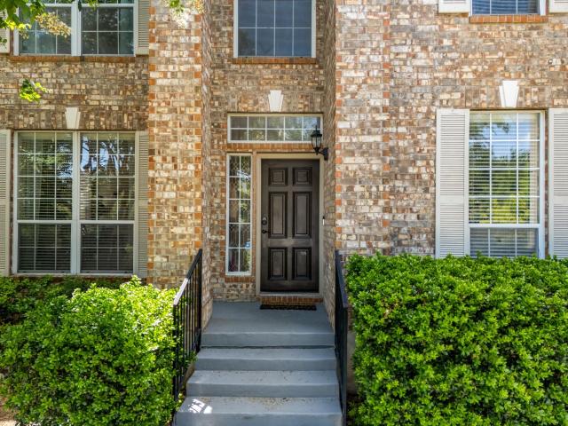 1107 Hollybrook Cv