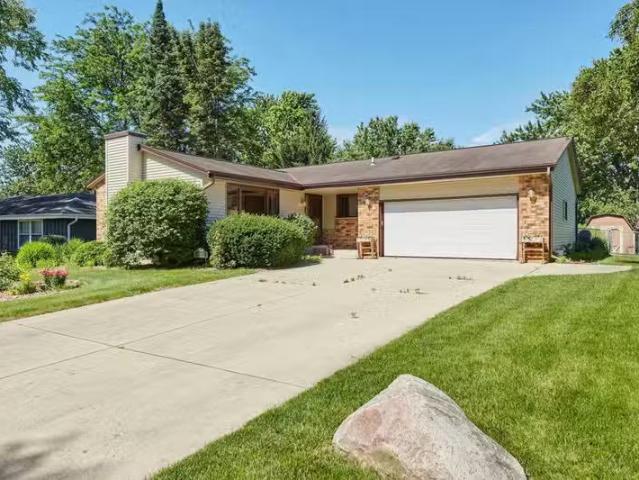 1107 RAINBOW CT, MUKWONAGO, WI 53149 Single Family Residence F.
