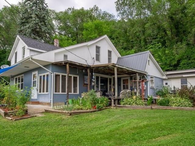 1107 S 2nd St, Alma, WI 54610