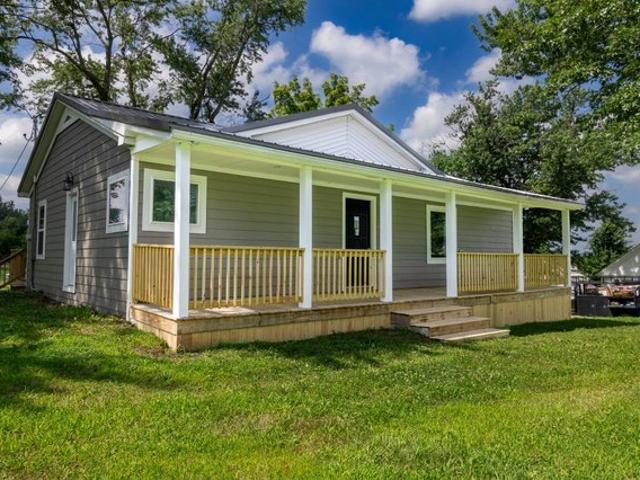 1107 W Main St, Maysville, MO 64469