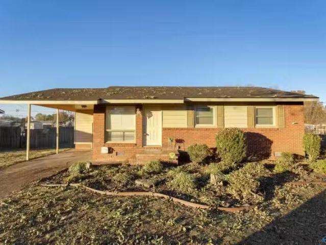 1107 WAVERLY AVE, MUSCLE SHOALS, AL 35661 Single Family Reside.