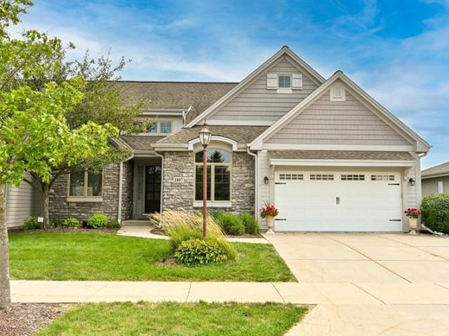 1107 Woodland Hills Dr, Waukesha, WI 53188