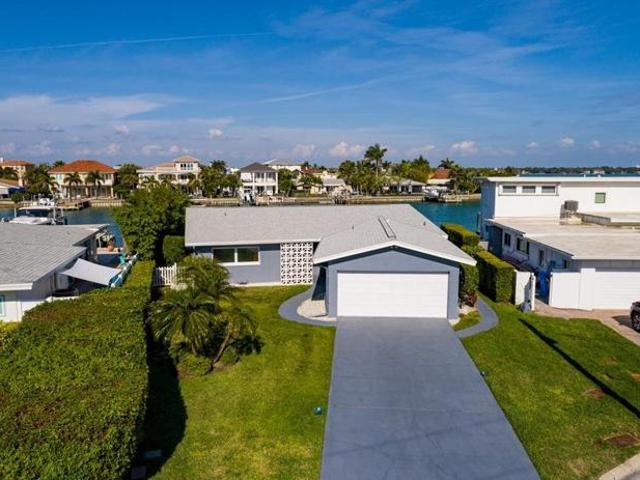 11085 6th St E, Treasure Island, FL 33706