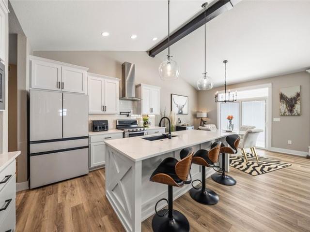 1108 NE Forest Ridge Ct, Ankeny, IA 50021