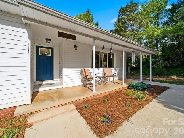 1108 Delwood Drive SW