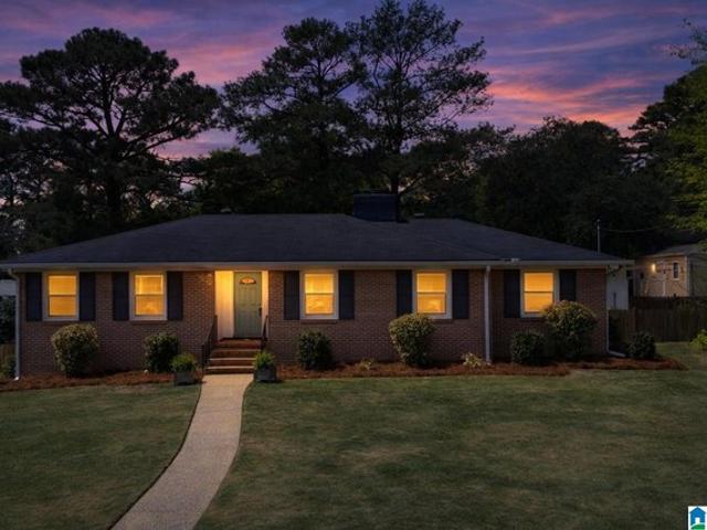 1108 Delwood Pl, Hoover, AL 35226