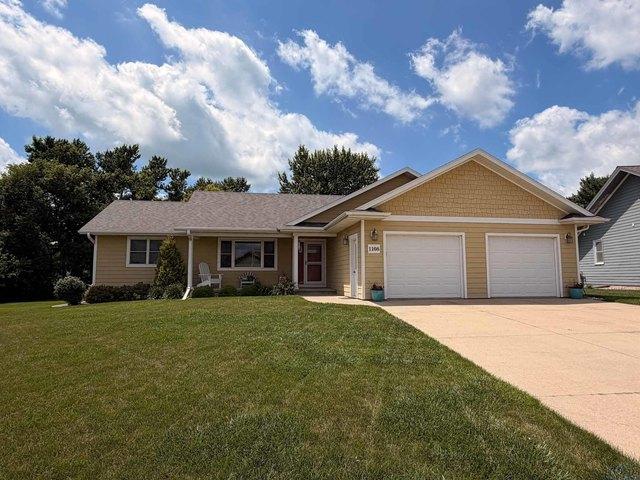 1108 Denver Pl SE, Orange City, IA 51041
