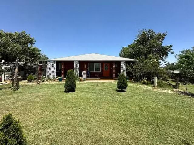 1108 E 21st St, Colorado City, TX 79512