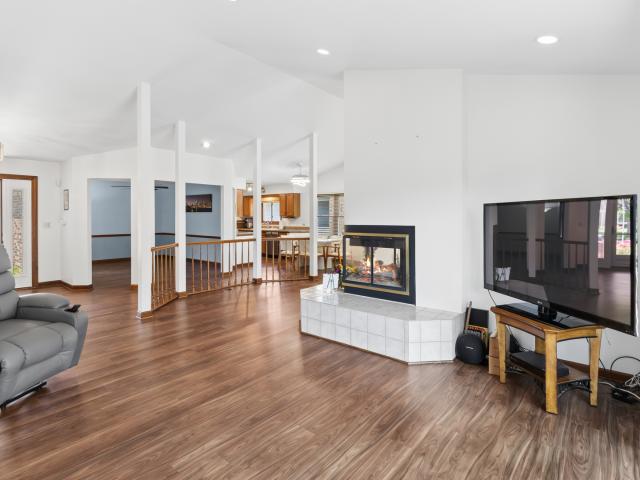 1108 E Oxford Lane