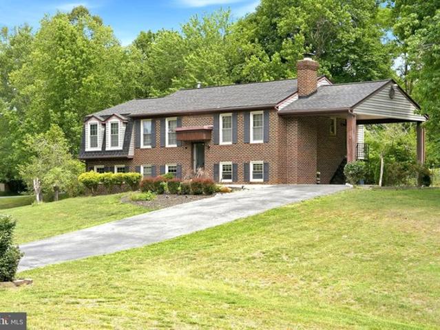 1108 E Patuxent Dr, La Plata, MD 20646